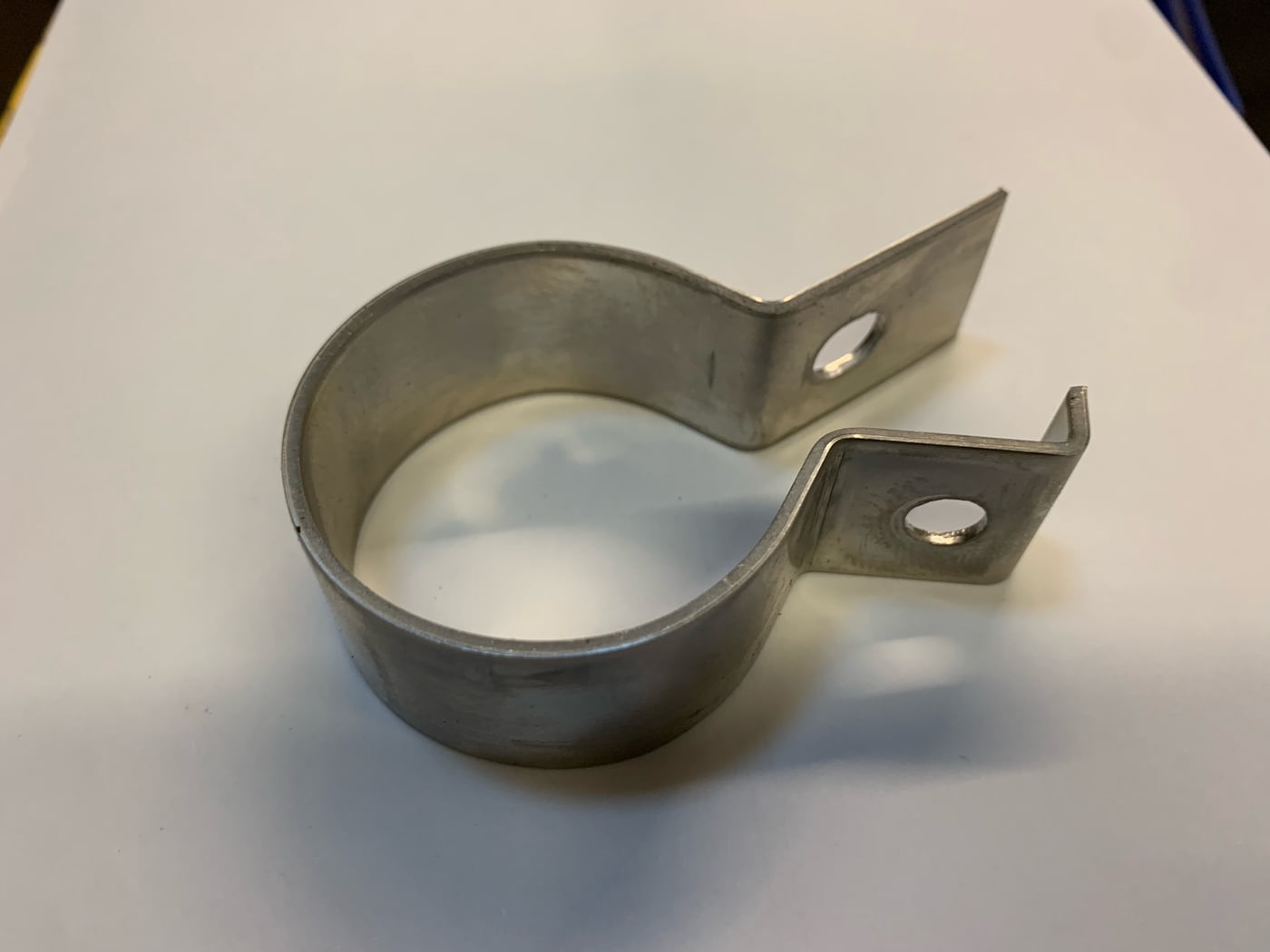 R2.20L Rear box outlet to tail pipe bracket (2 1/2) 47.6mm