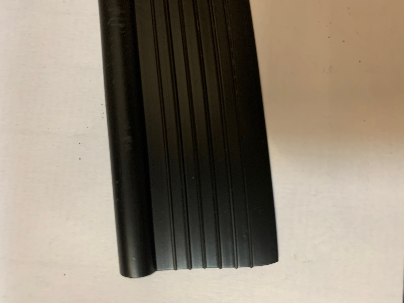 RM49B1/4 Plastic Wing Piping 1/4''